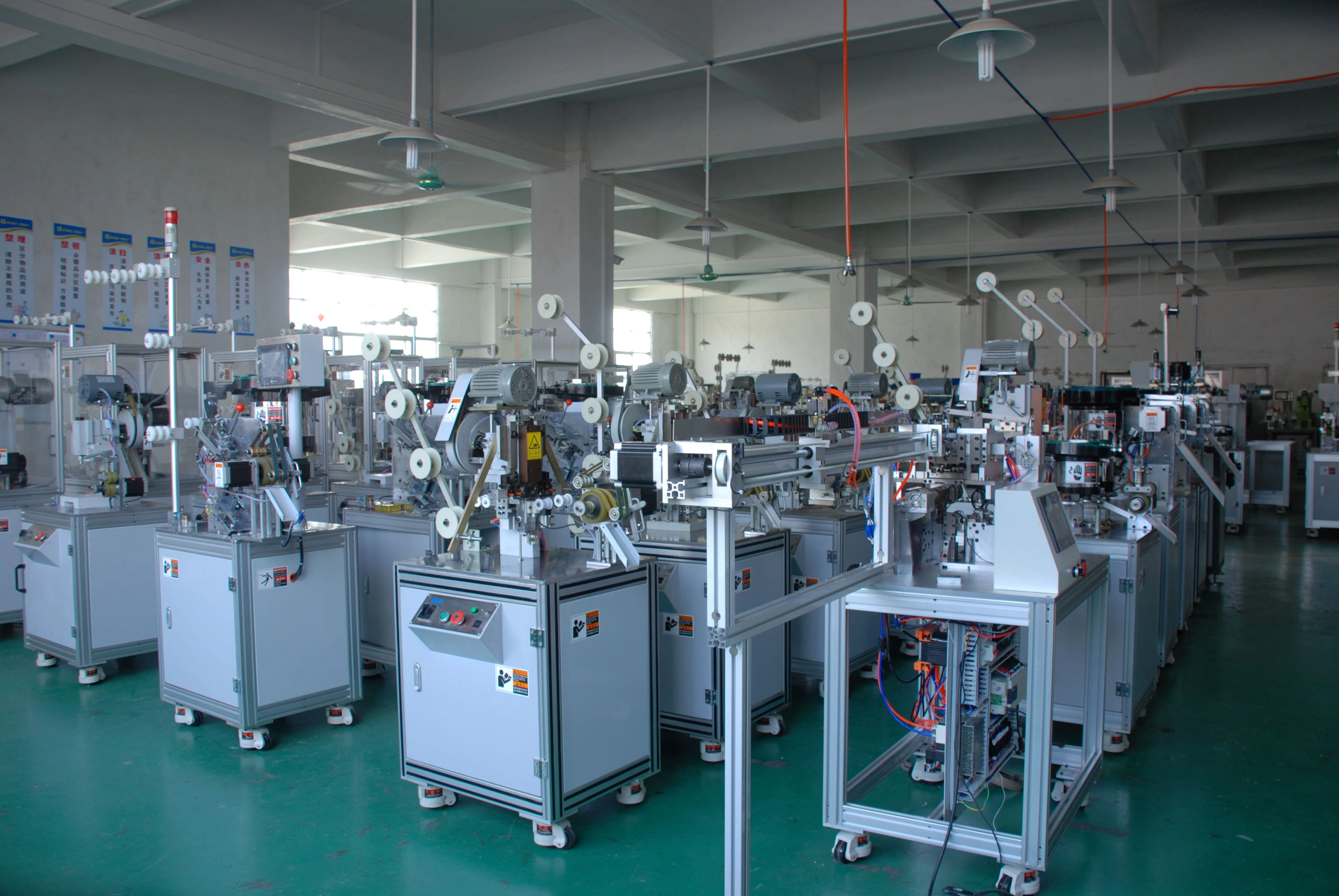 QLQ-SMCM Automatic Zipper Slider Mounting & Cutting Machine