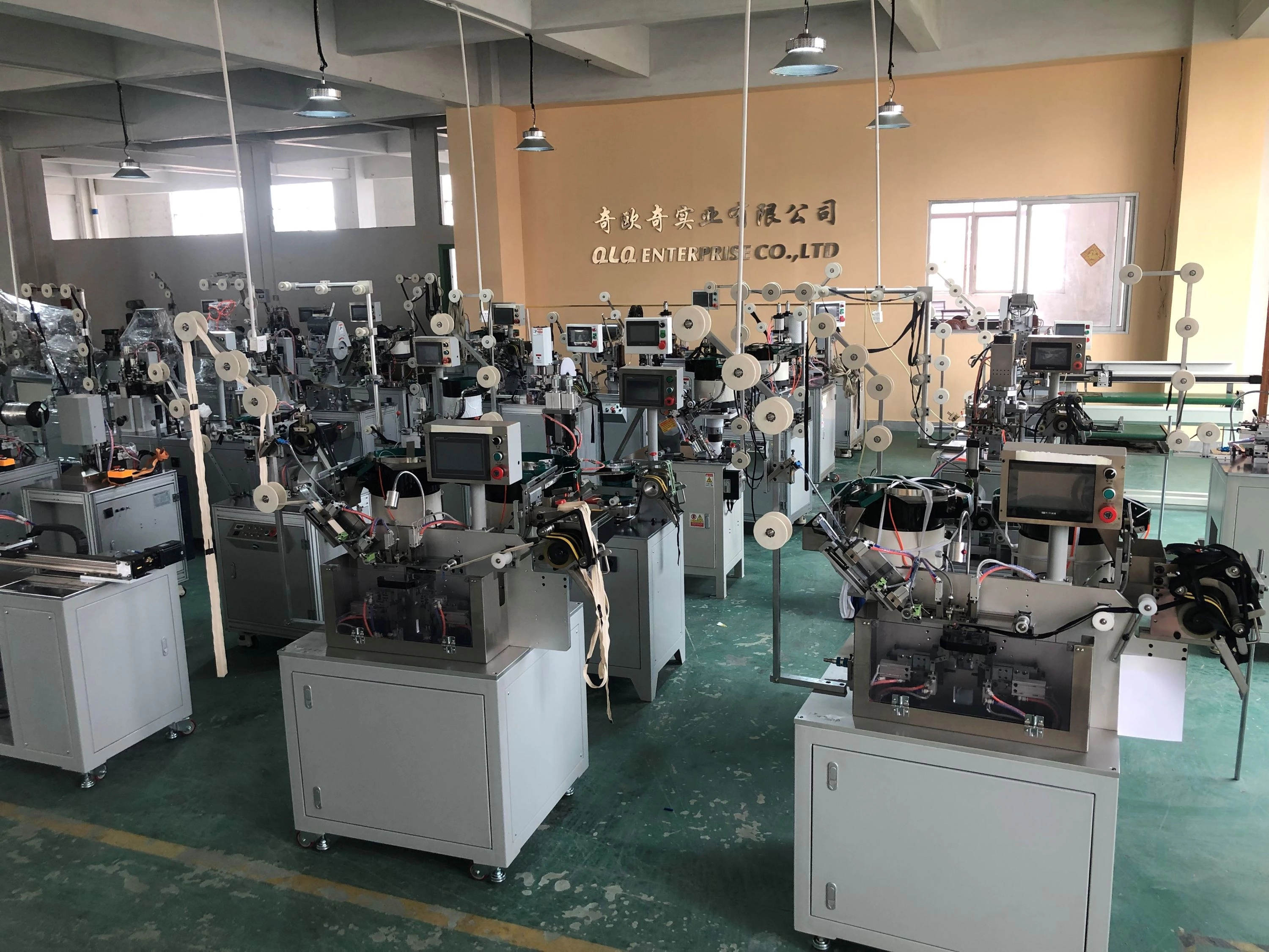 QLQ-SMCM Automatic Zipper Slider Mounting & Cutting Machine
